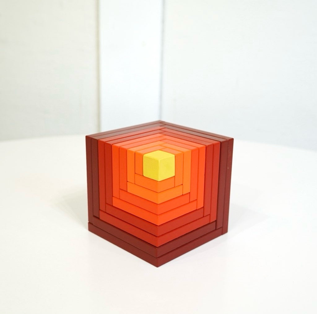 ネフ社 / Naef セラ / Cella レッド 立体パズル インテリア小物 赤 オブジェ 幾何学