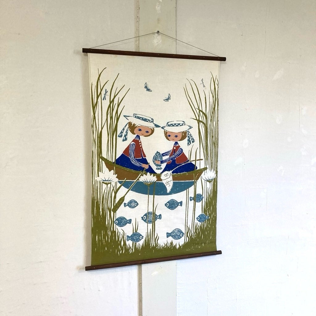 Aase og Preben Jangaard / デンマーク製 ヴィンテージタペストリー 「さかな取りを楽しむ双子の姉妹」北欧 壁掛け ...